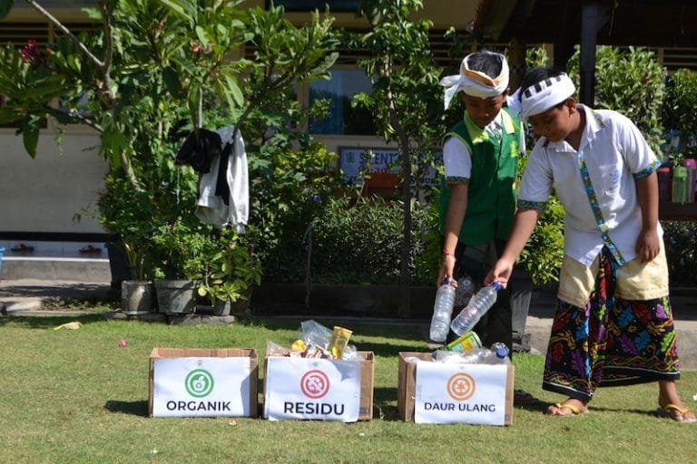 About The Zero Waste School Program | Green-Books.org